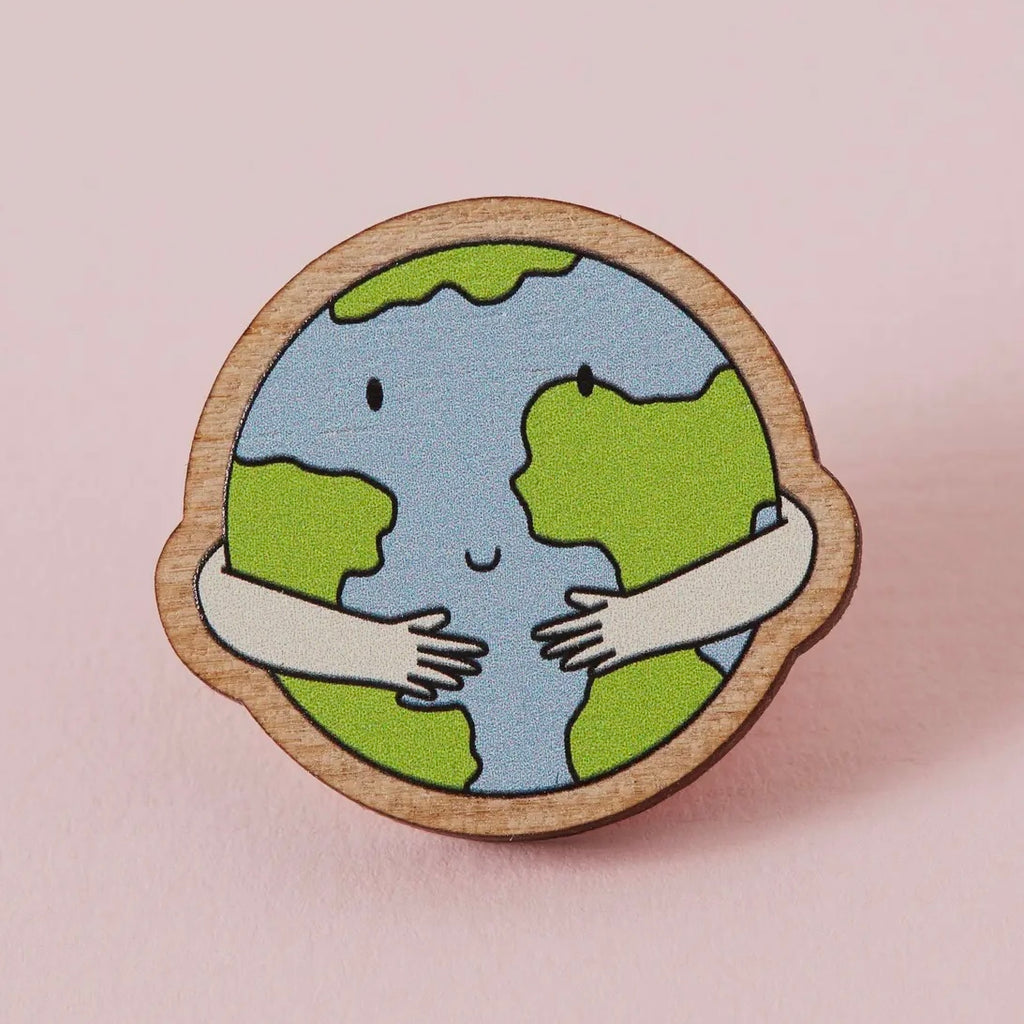 Pin aus Holz - Hug the Earth – brink. / BRK House